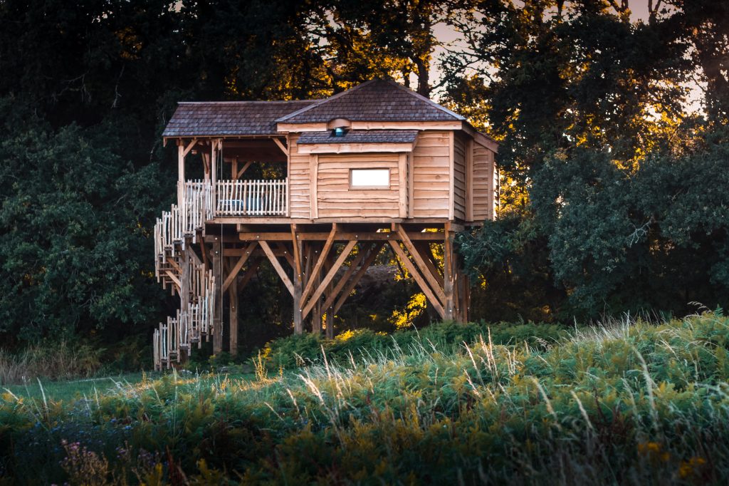 La cabane spa luxe Neizh : Cabane dans les arbres en Bretagne - Cabanes ...